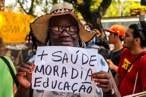Movimento Mulheres Em Luta Nenhuma A Menos Nenhum Direito A Menos As
