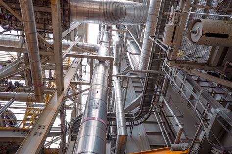 파이프 라인 공기 흡입구 및 위 계단이 있는 열회수 증기 발생기 0명에 대한 스톡 사진 및 기타 이미지 0명 강철 건설