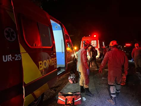 Ônibus 40 trabalhadores bate de frente carreta na GO 164 há