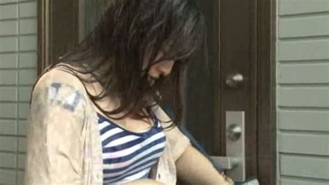 폭우속에서 집열쇠를 잃어버린 줄무늬 원피스 Youtube