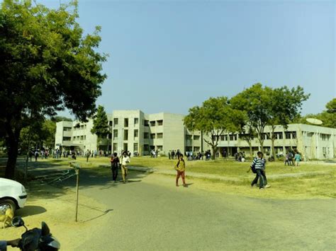 Government Polytechnic In Gandhinagar Courses Fees And Admissions Joon Square
