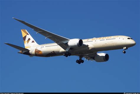 A6 Blz Etihad Airways Boeing 787 9 Dreamliner Photo By Suparat