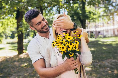 Frases Para Un Ramo De Flores Para Una Mujer Hermosa Marinaeiro