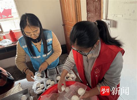 冬至大如年！苏州相城度假区（阳澄湖镇）开展“情暖冬至 团团圆圆”包手工团子送温暖活动老人村民服务