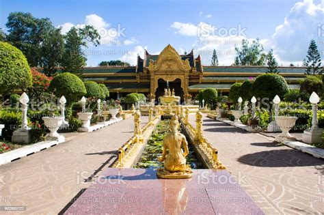 와트 Phra Maha Chedi 차이 Mongkol 사원 투자 수익 외 태국에서 건축에 대한 스톡 사진 및 기타 이미지
