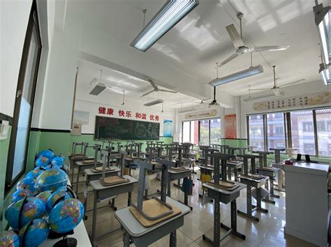 教室是我家精心呵护它 北京拔萃双语学校