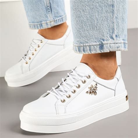 Бели дамски кецове от естествена кожа с украса на пчела на на дебела подметка Genzona Bg