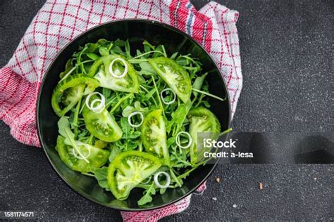 토마토 그린 샐러드 신선한 야채 식사 음식 스낵 테이블 복사 공간 음식 배경 소박한 평면도 건강한 식생활에 대한 스톡 사진 및 기타 이미지 건강한 식생활 날것 녹색