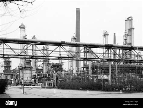 Ruhr Oil Bp Gelsenkirchen Refinery Hi Res Stock Photography And Images Alamy