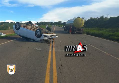 Carro Bate Na Traseira De Caminhão E Capota Na Mgc 491 Minas Acontece
