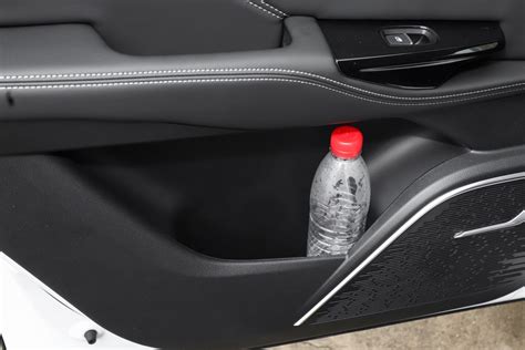 【哪吒u哪吒u Ⅱ 501km U秀版 磷酸铁锂后排功能图片 汽车图片大全】 易车