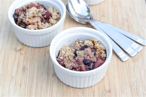 Slow Cooker Pear Blueberry Crumble 5 Dinners