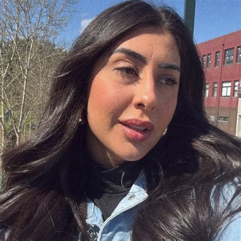 Julia Donário Mendes Julia Donario • Threads Say More