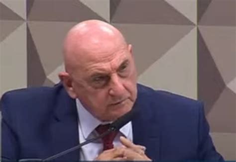 Pedido de prisão do General Dias é entregue a PGR
