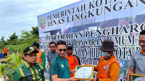 50 Petugas Kebersihan Kota Pontianak Berprestasi Terima Penghargaan