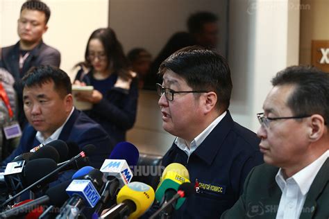 Найман хүн хордлого тайлах эмчилгээ хийлгэж байна