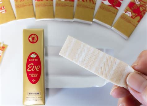 【発売日レビュー】昭和に大流行した賛否両論・香水ガム『イブ』が29年ぶり復活！ 噛んでみた【キンモクセイ】 特選街web