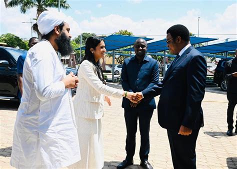 Majaliwa Amtaka Arjun Mittal Kuongeza Wigo Kugawa Taulo Za Kike Kwa