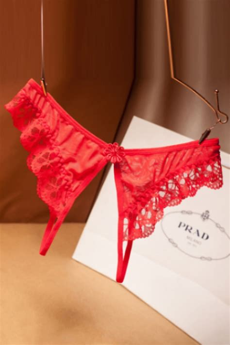 Chiloti Sexy Tanga Decupati Model Cu Broderie Lh2221rosu