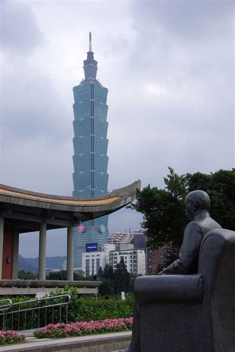 台北市信義區─國父紀念館與台北101大樓 嘉益王 數位島嶼