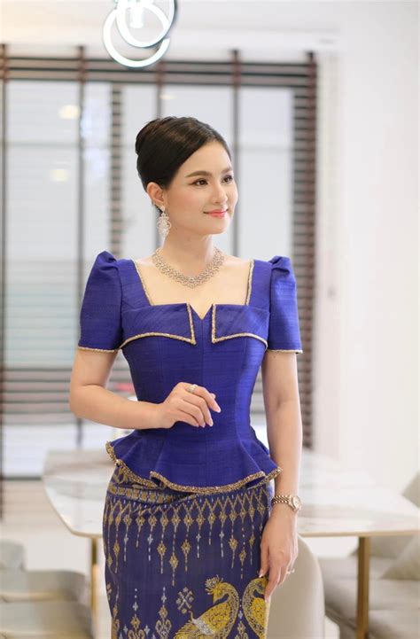 ស្លៀកឈុតប្រពៃណីអ៊ីចឹងទៅ សុគន្ធ និសា កាន់តែស្រស់ស្អាត បែបទន់ភ្លន់