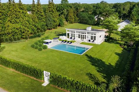 55 Peconic Ave Shelter Island Ny 11964 ®
