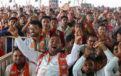 Pm Modi Campaigns In Jharkhands Garhwa And Chaibasa