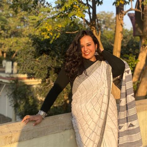 Jinia Singha Roy Thedaak Review