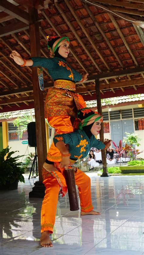 Lomba Kreasi Tari Berpasangan Tingkat SMA SMK Se Kulon Progo Dalam