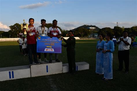 မြို့နယ်စီမံအုပ်ချုပ်ရေးအဖွဲ့ဥက္ကဋ္ဌဖလား အသက် ၂၅ နှစ်အောက် ကလပ်ပေါင