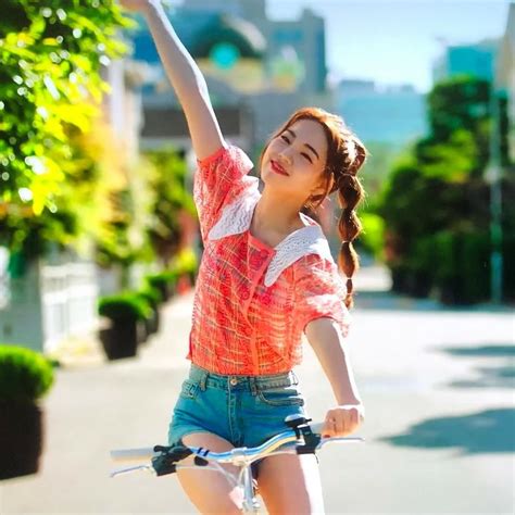 Niziu Ayaka Make You Happy Teaser モデル 写真 女性ライダー 女性