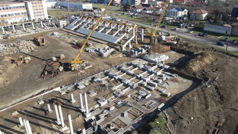 VIDEO Se Inalta Tribunele La Stadionul Lego De La Timisoara Se