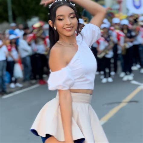 Preciosa Salvadoreña 🥰💃 Reelsviralシ Reelsfypシ Bastoneras Baile Reels Elsalvador Virals
