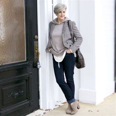 80 Fabulous Outfits For Women Over 50