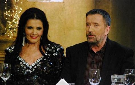 Στην υγειά μας ρε παιδιά Αφιέρωμα στην Ζωζώ Σαπουντζάκη Γόβα Στιλέτο