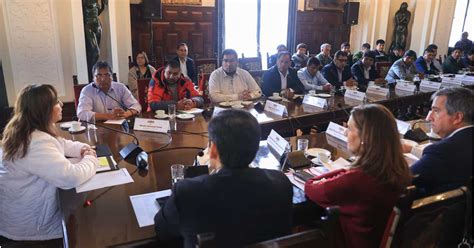 Presidente Dina Boluarte Se Reunió Con Alcaldes Distritales De Puno Y