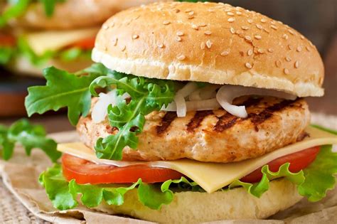 Parmak Yediriyoruz Ev Yap M Tavuk Burger Yemek