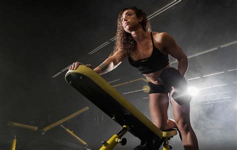 Płaski brzuch trening na macie Monika Kołakowska Womactive