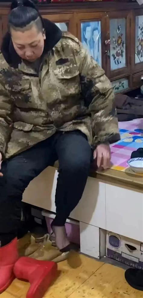 带派不？老铁”东北雨姐大脚丫表情包（140张可存） 知乎