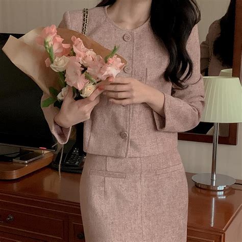 달리호텔 만족도최고하객룩🖤set Up 사라 트위드 라운드 앞포켓 버튼 자켓 H라인 앞트임 스커트 셋업하객룩