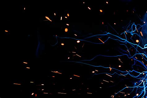 스파크 빛 보케 효과 및 연기로 가스 금속 아크 용접 공정의 뷰와 배경을 클로즈업합니다 0명에 대한 스톡 사진 및 기타 이미지 Istock