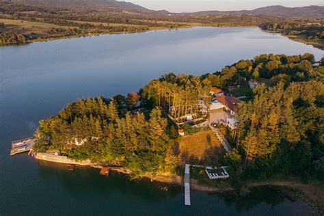 Райски залив Семеен хотел и ресторант Това е Райски залив Семеен