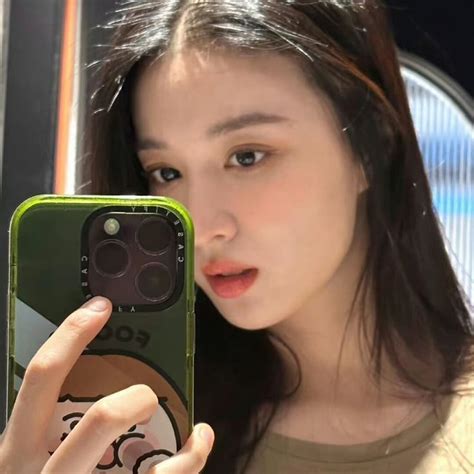 ปกพนโดย ঐ ใน ᨈ ความงาม สาวสวย ผหญง