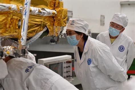 祝融號火星車金光閃閃，玉兔二號月球車銀光四射，色差為何大？ 每日頭條