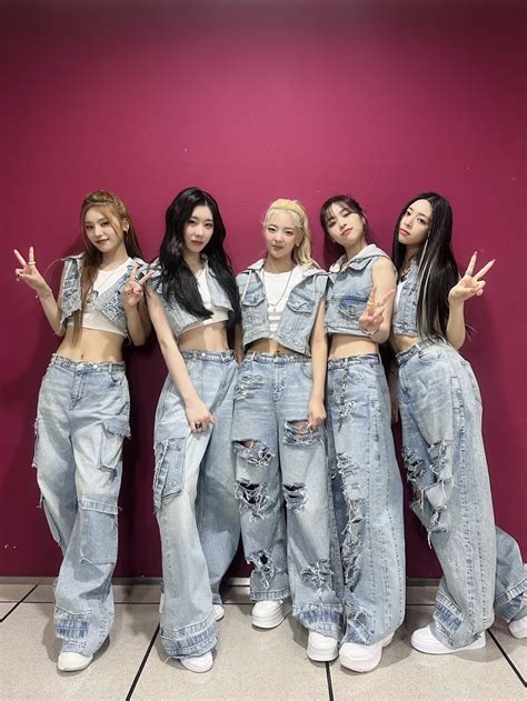 8 Times Itzy Wore The Trendiest Pants In Their Cake Era—and The Few Times They Wore Skirts