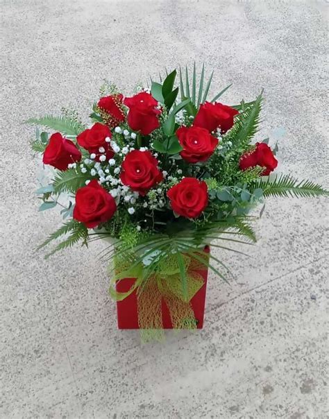 Luxury Dozen Rose Aqua Flower Arrangements House Of Flowers Thornton