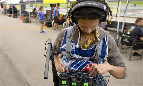 Portable Wireless Microphone Solution For Motorsports Broadcasting