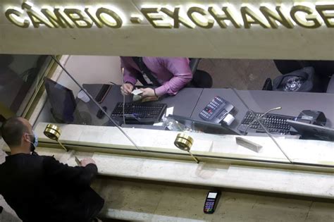 Dólar Fecha No Menor Patamar Em Duas Semanas Com Fed Mantendo Estímulos