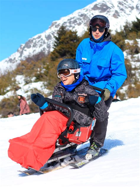 Tiene parálisis cerebral fue de viaje de egresados y gracias a sus amigos disfrutó Bariloche