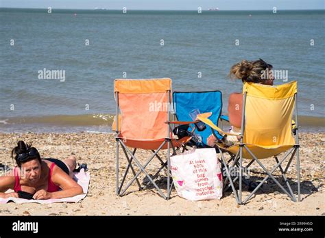 Kent 25th June 2023 Uk Weather Beach Goers Sunbathing Jet Skiing